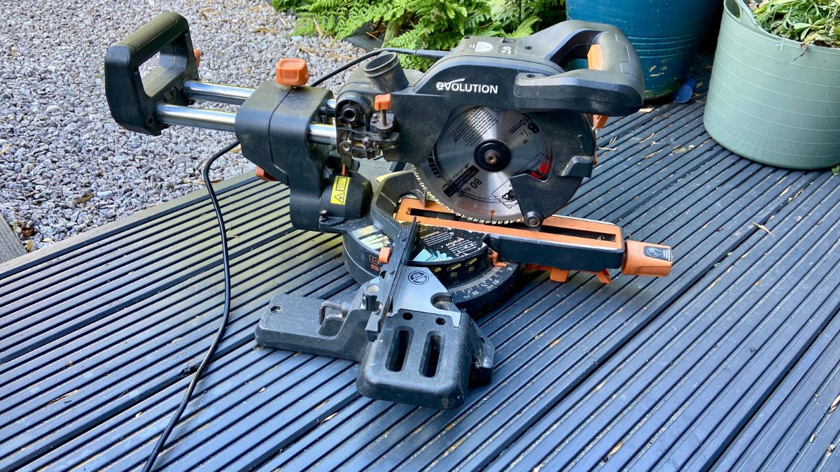 Cheap vs Expensive Mitre Saws Which Is Worth It